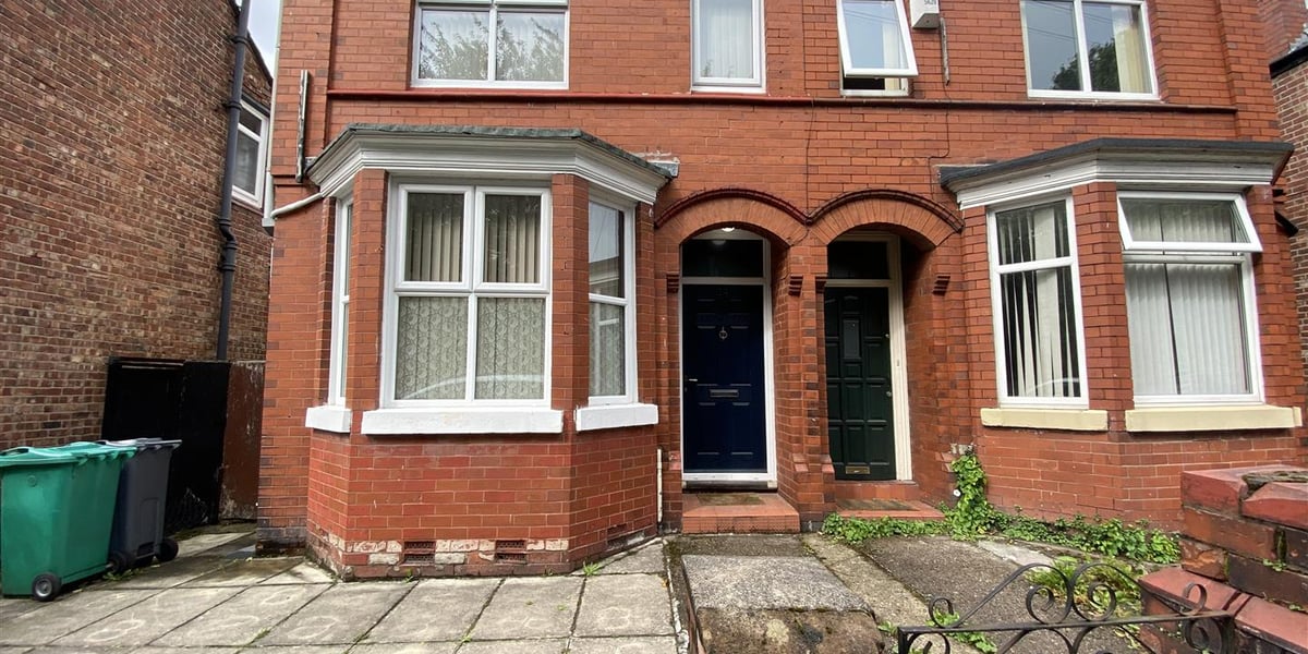 4 bed student flat to let Rusholme Grove, Victoria Park, Manchester ...